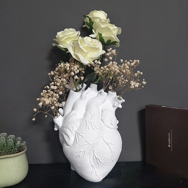Heart Vase Dry Pot Art Vase Human Statue Vase Container Simulated Anat – Ikeehome